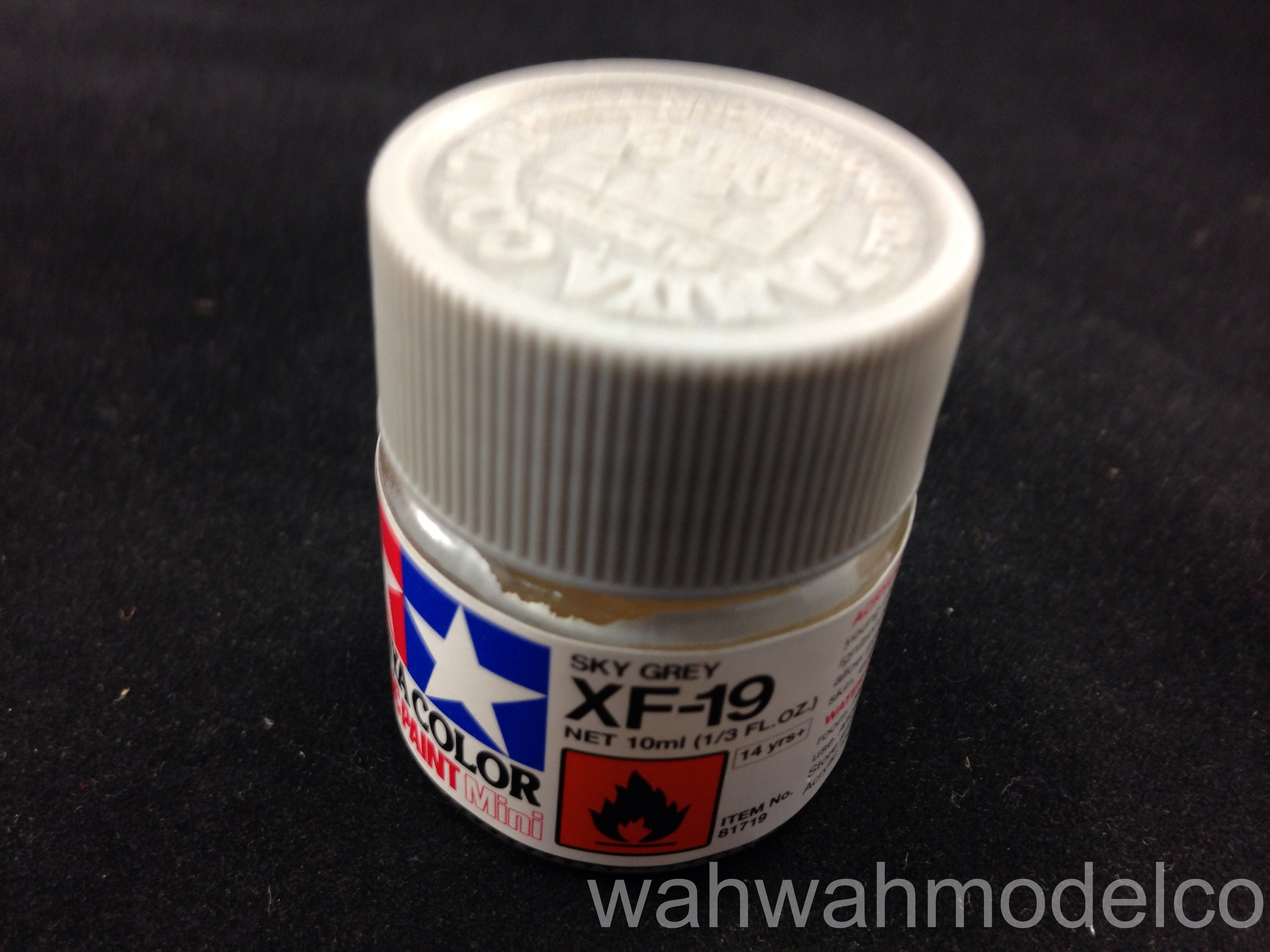 product/tamiya-81719-acrylic-mini-xf-19-sky-gray-10ml-