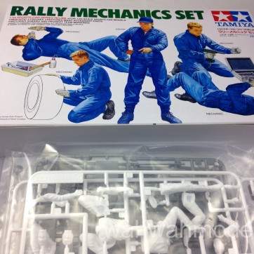 tamiya-24266-124-rally-mechanics-set/