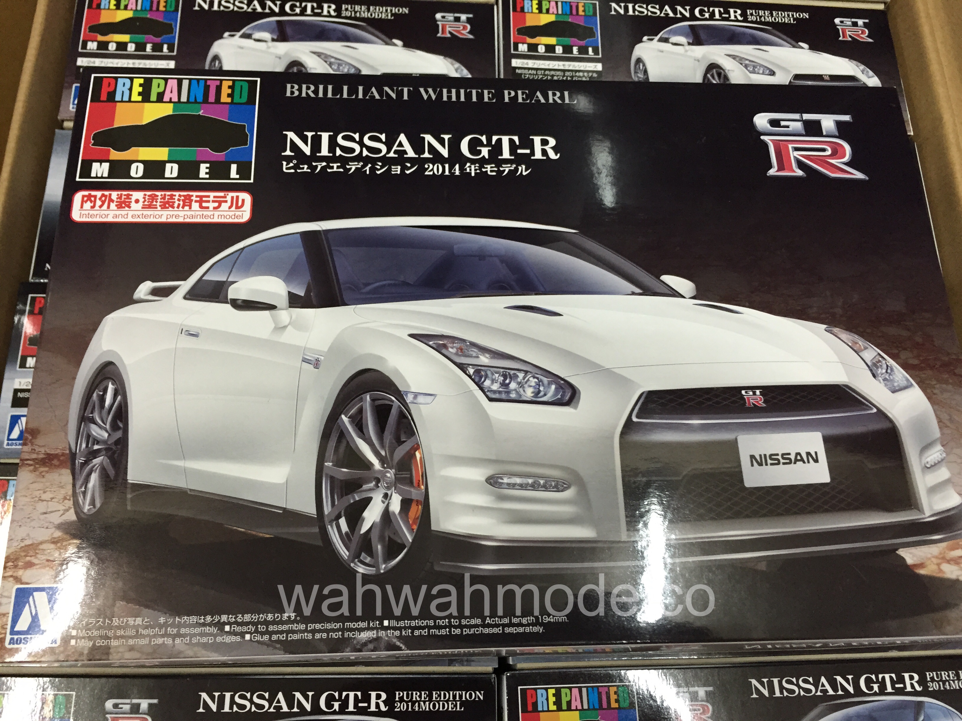 aoshima-011348-124-prepainted-38-nissan-gt-r-