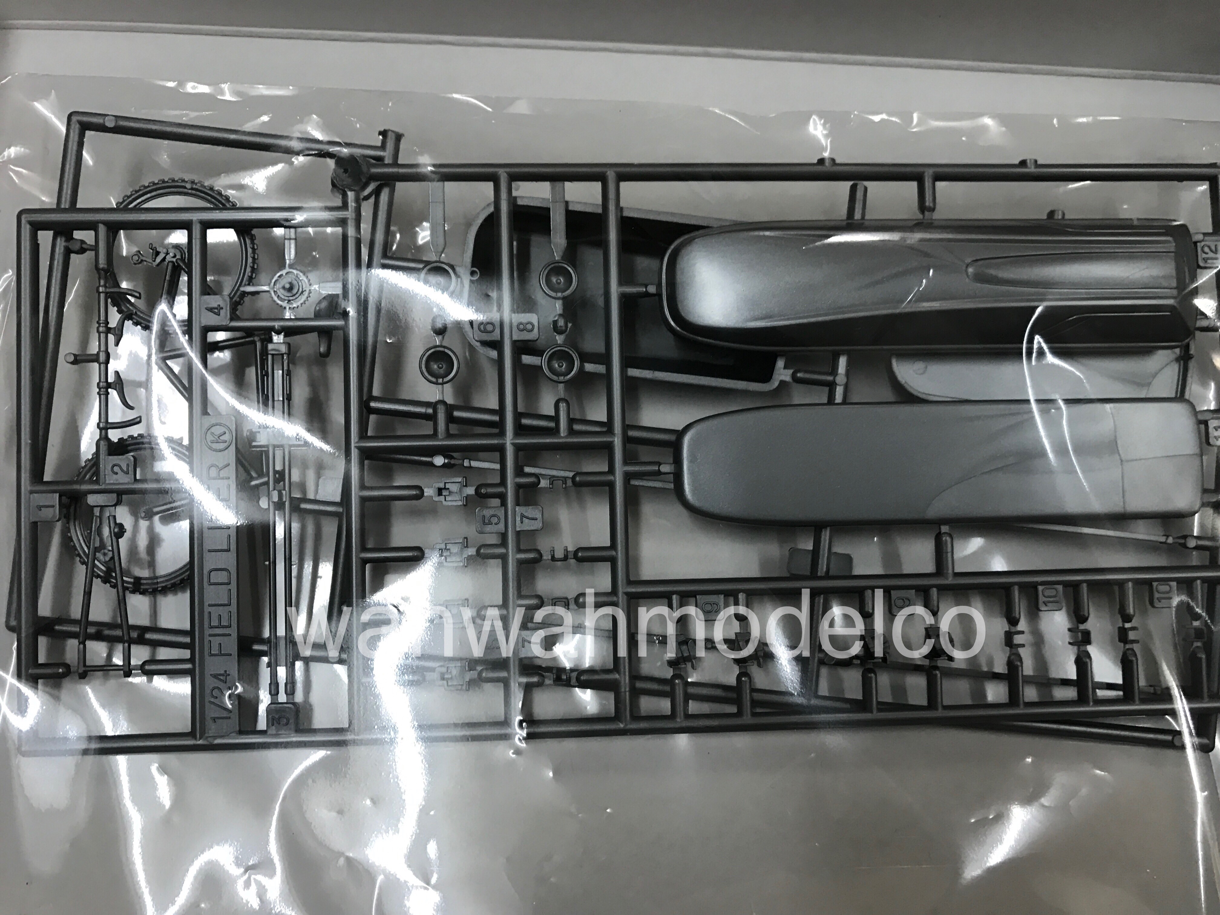 Fujimi GT07 110424 Garage & Tool Series Roof Box & Trek Bike 1/24 Scale Kit