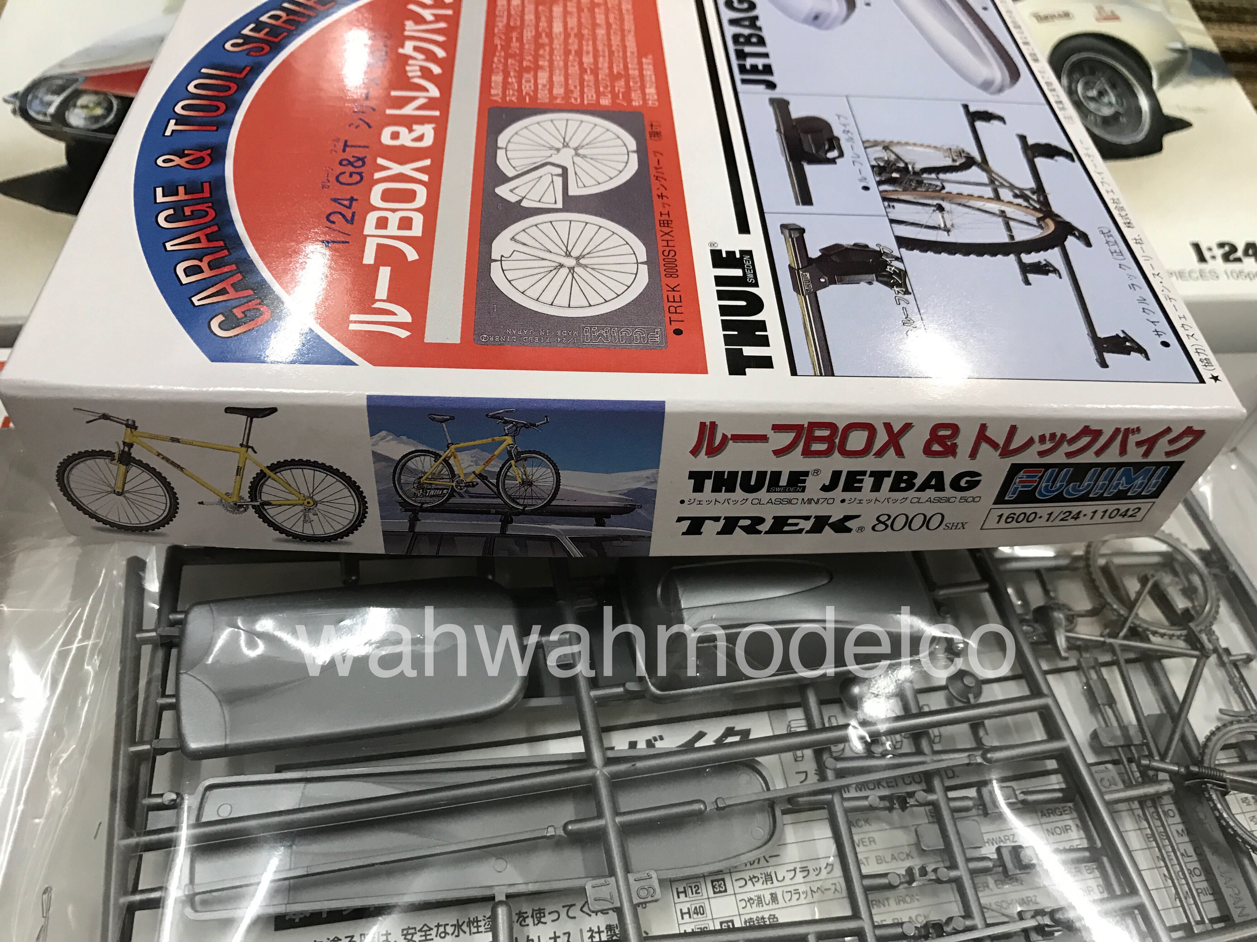 Fujimi GT07 110424 Garage & Tool Series Roof Box & Trek Bike 1/24 Scale Kit