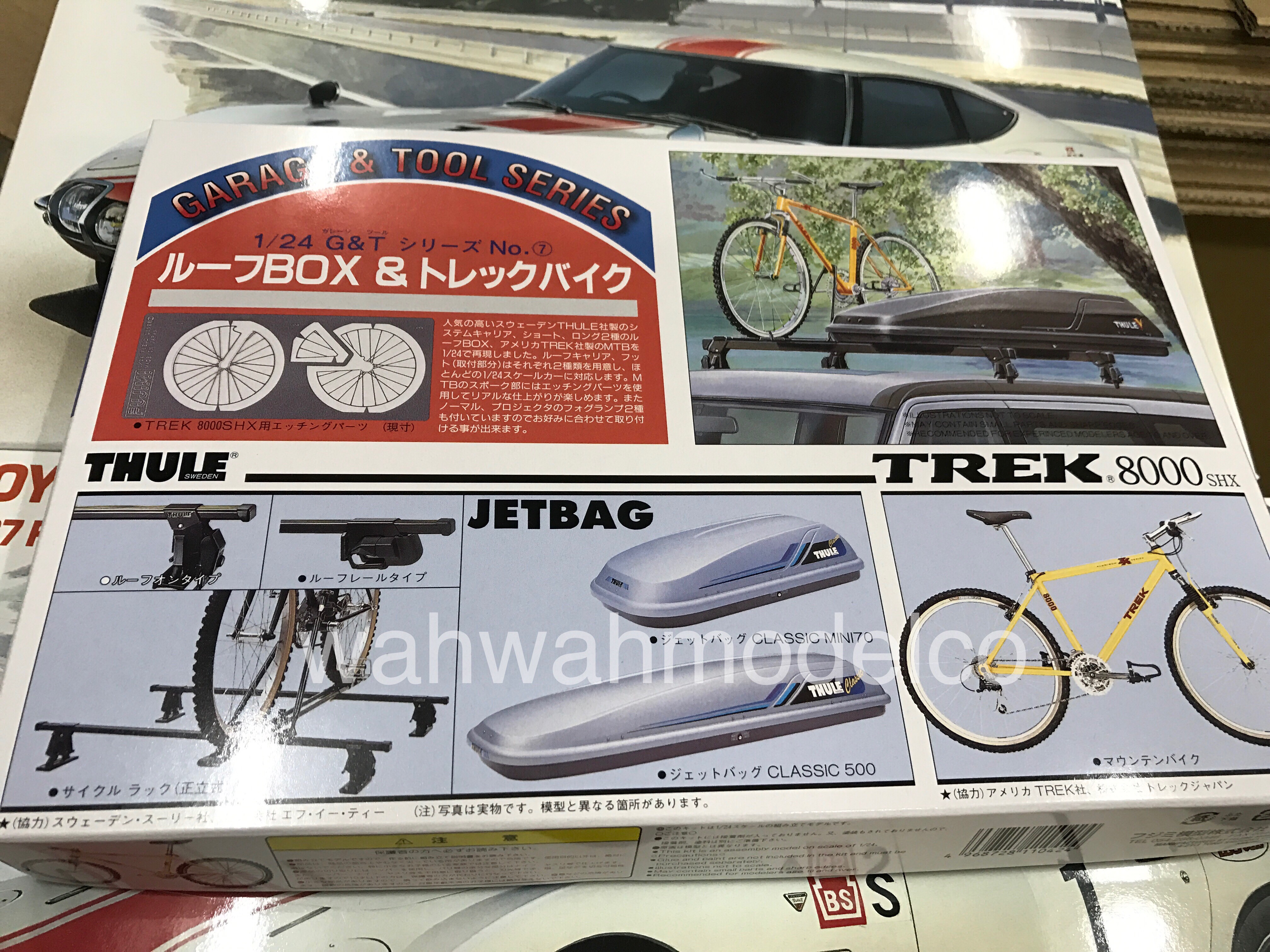 Fujimi GT07 110424 Garage & Tool Series Roof Box & Trek Bike 1/24 Scale Kit