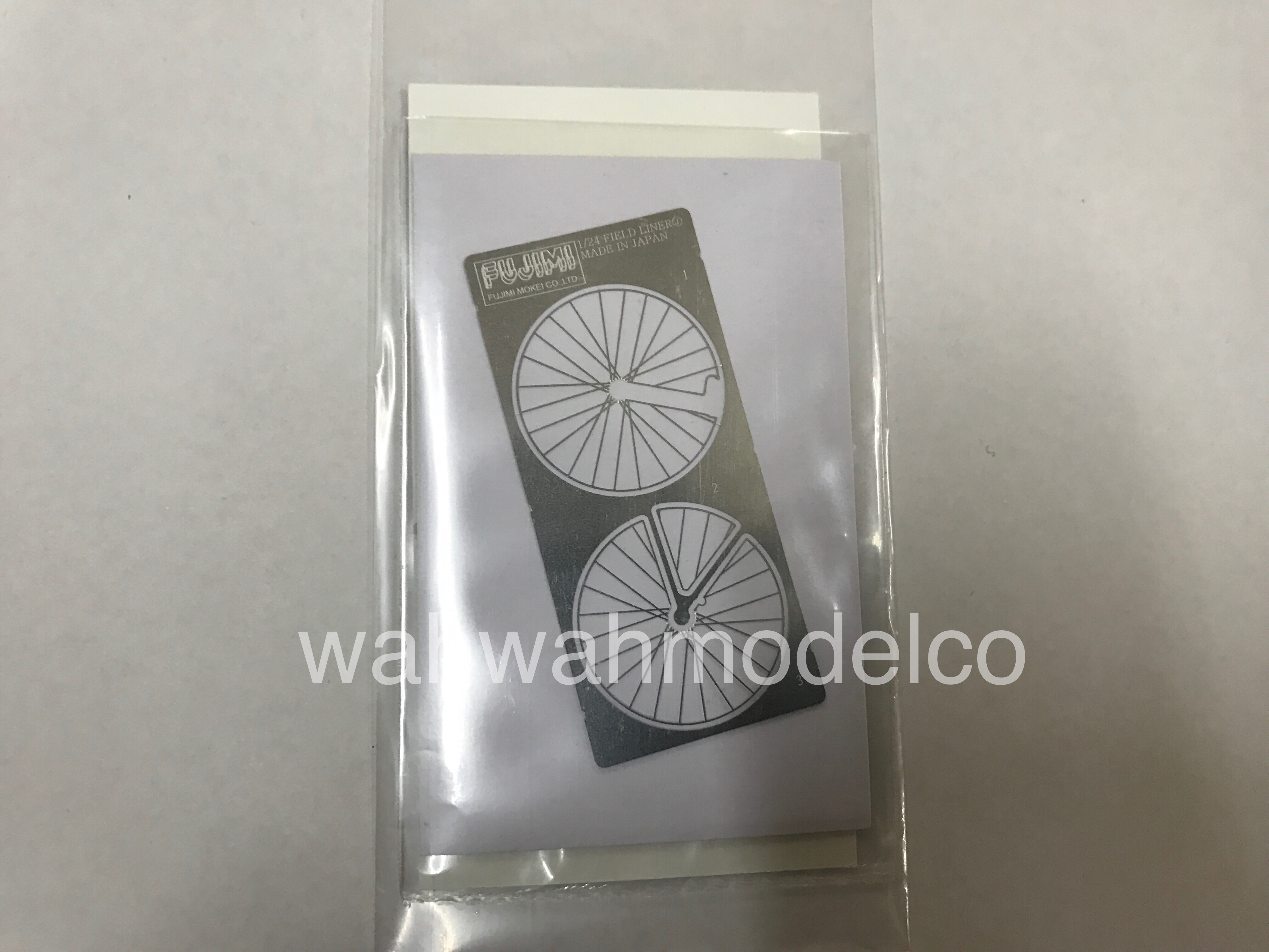 Fujimi GT07 110424 Garage & Tool Series Roof Box & Trek Bike 1/24 Scale Kit