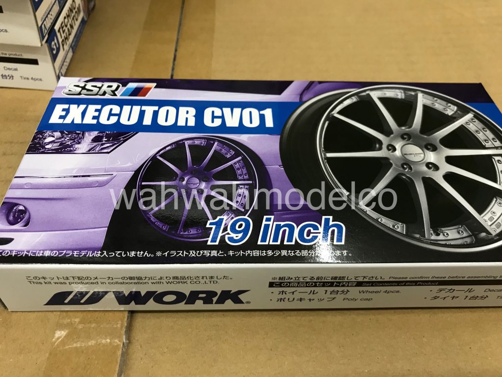 Aoshima 52525 Tuned Parts 13 1/24 SSR EXECUTOR CV01 19inch Tire & Wheel Set