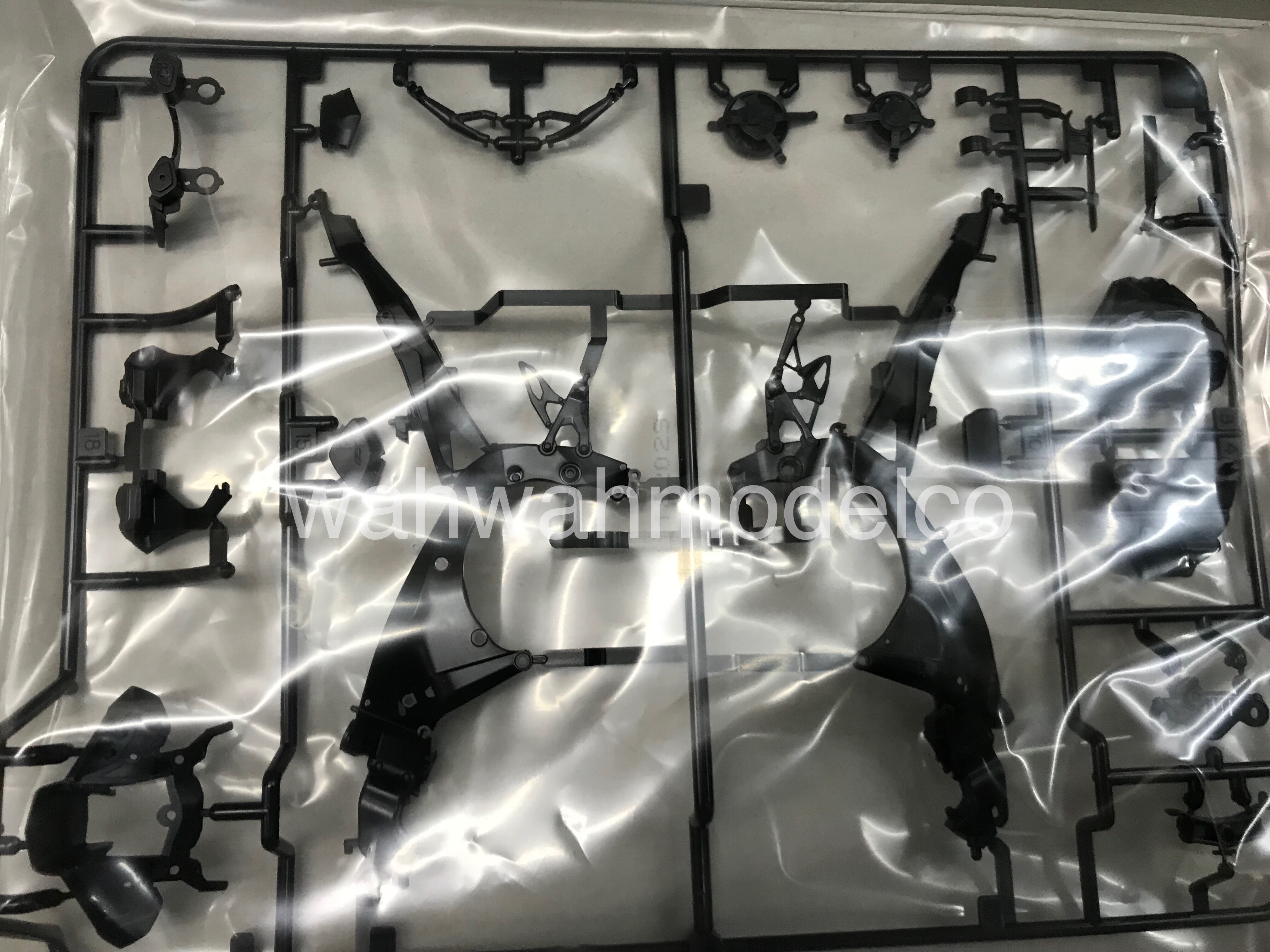 Tamiya 14133 1/12 Scale Model Super Bike Motorcycle Kit Yamaha YZF-R1 M R1M